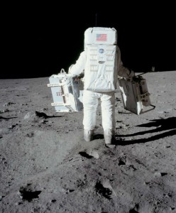 NASA Released 8000+ Photographs From The Apollo Missions