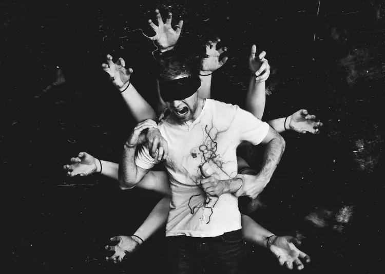 Photographer's Shocking Visual depiction of mental disorders