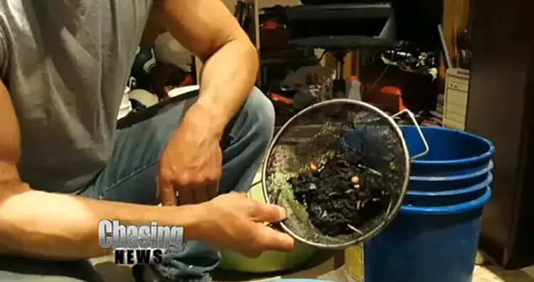 Raffi Stepanian makes his Living by foraging the NYC Sidewalks for Gold