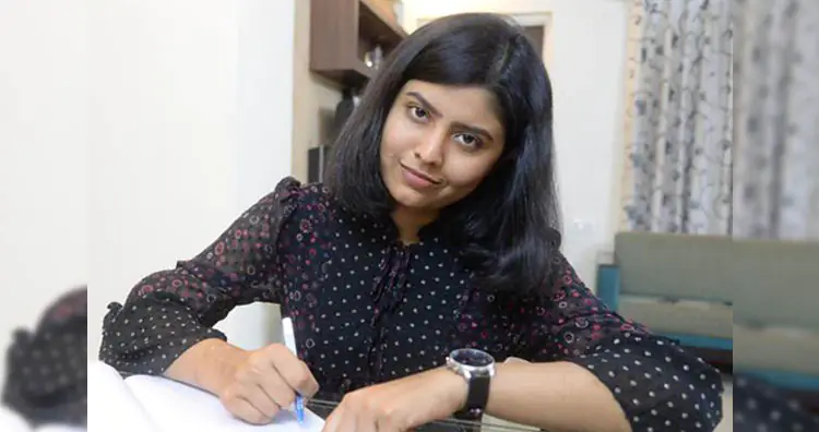 Woman Amputee's Transplanted "Male Hands" Turn Feminine