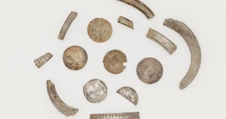10 Amazing Metal Detecting Finds of All Time