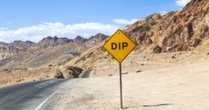 What are the differences between yellow and white road markings?