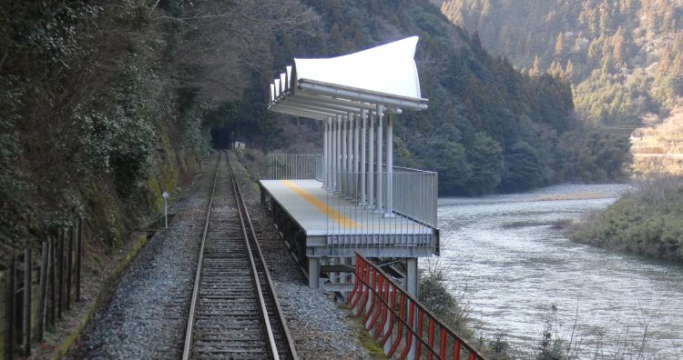 Seiryu Miharashi Station in Japan which has no entry or exit!
