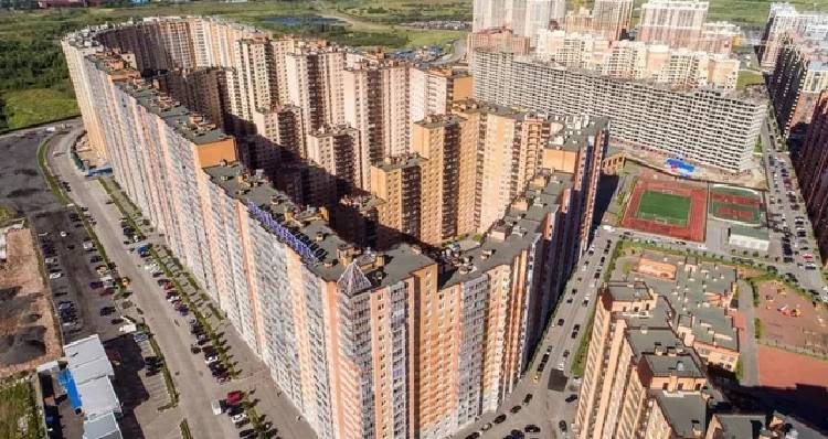 This Russian Apartment Complex Houses Over 18,000 People