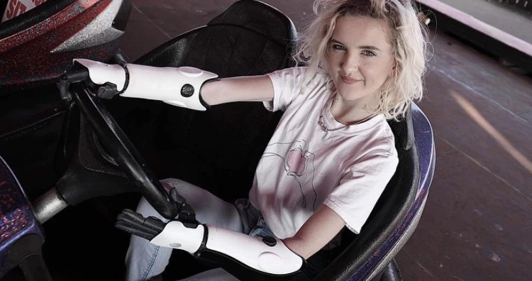 Tilly Lockey Showcases World’s First Wireless Bionic Arms